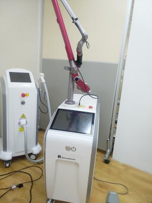 Cina Il ND 1064nm/532nm Yag della FDA Q-ha commutato il laser per il Ce medico di rimozione del tatuaggio approvato in vendita