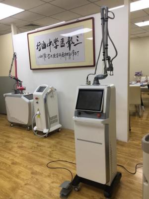Cina Il laser allunga la rigenerazione frazionaria di rinnovamento della pelle della macchina del laser di Mark Removal Co 2 in vendita