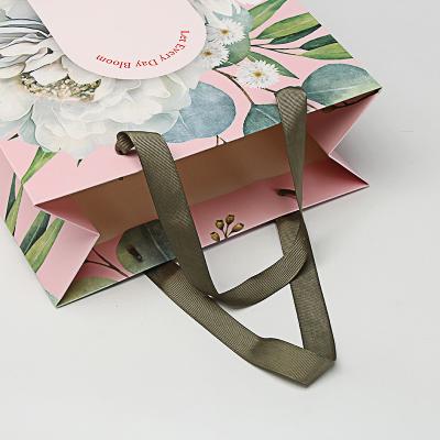 Cina Borsa di timbratura calda di Logo Matte Paper Bag Shopping Colorful con la corda del cotone in vendita