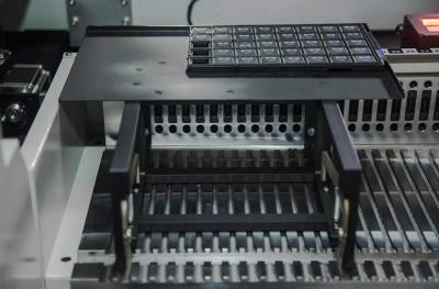 中国 企業のための垂直12頭部100の送り装置SMT Mounter機械 販売のため