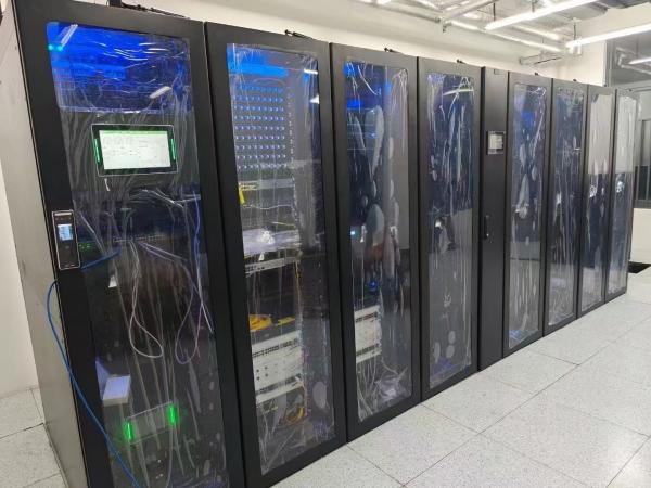 セルフコンセントモジュール型データセンターソリューション オールインワンキャビネット 高エネルギー効率