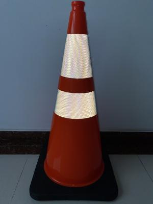 Cina 45cm 70cm 90cm Coni di polizia di traffico Coni di parcheggio in PVC 4.5kg in vendita