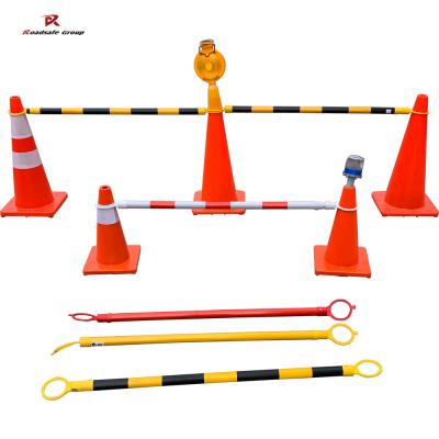 Cina Barriere di sicurezza in PVC da 28 pollici Coni per il controllo del traffico Barriere di sicurezza stradale da 700 mm in vendita
