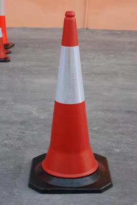 Китай Безопасность дорожного движения 75 см PE конусы с резиновой основой конуса продается