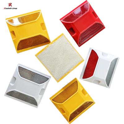 Cina 20 Years Manufacturer 100*100*20mm Acrylic Reflective Plastic Cat Eye Road Stud Marker in vendita