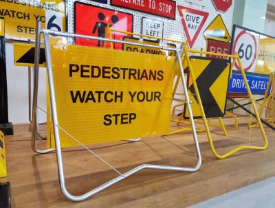 China Waterproof Aluminum Traffic Safety Warning Signs Road Australian Swing Stand Sign Quadraped Stand Frame Roadway Safety Traffic Control Signs Traffic Sign Reflective Caution Warning Sign for sale