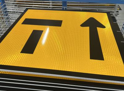 China Waterproof Aluminum Traffic Safety Warning Signs Road Australian Swing Stand Sign Quadraped Stand Frame Roadway Safety Traffic Control Signs Traffic Sign Reflective Caution Warning Sign for sale