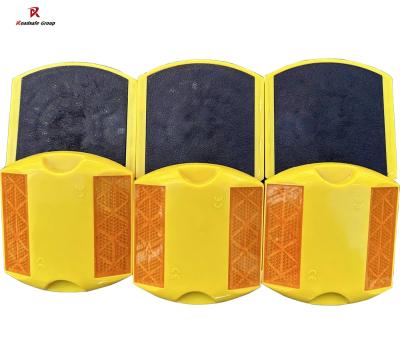 China Cat Eye Road Stud with 360° Reflective Angle and 15 Tons Compressive Strength for Highway Safety for sale