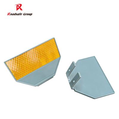 China PU Plastic Highway Reflector Guardrail Delineator with Engineer Grade Reflectivity and Multi-Color Options for Roadway Safety for sale