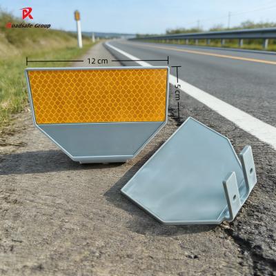 China PU plastic Trapezoid Hiway Reflector Guardrail 3-M Delineator Outline Reflective Panel for Highway Roadside Traffic Safety Guidance for sale