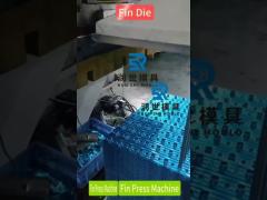 高効率のフィンスタンピングプレスマシン アルミホイルコイルのための高速