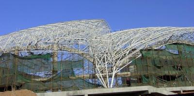 Cina Long Span Prefab Steel Space Frame Roof Structure 0.8mm Light Roof in vendita