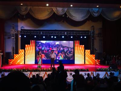 China Display de aluminio de fundición a presión de LED a todo color P4 Display de vídeo LED SMD2121 Garantia de tres años en venta