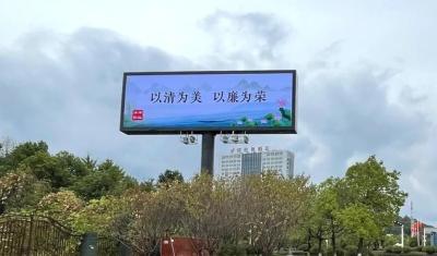 China Pantalla de publicidad LED de exterior a todo color P4 SMD 3535 gabinete de hierro a prueba de agua, 3840hz frecuencia de actualización en venta