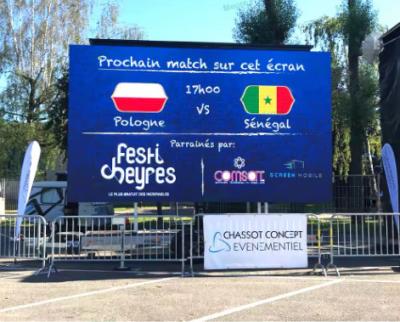 Chine Signage numérique extérieur écran LED en aluminium moulé sous pression à couleur complète SMD2121 62500 points/m2 à vendre