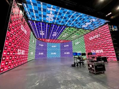 중국 프로그래밍 가능한 HD HQ 1R1G1B 4.81mm 투명 LED 스크린 디지털 사이니지 스탠드 판매용