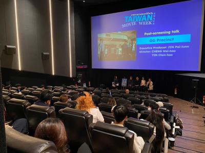 China High Transmittance Rate Static Outdoor Full Color LED Display 1000x1000mm Cabinet for sale