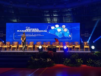 Китай Заливки формы развертки 256x256Pixel 1/32 полного цвета SMD2121 640x640mm экрана дисплея P2.5 СИД HD шкаф крытой алюминиевый продается