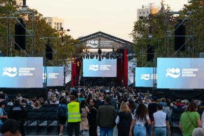 Китай P3 Внешний полноцветный арендный шкаф Легкий вес арендный светодиодный монитор 3 года Гарантия продается