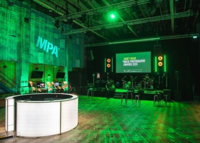 Chine Écran en aluminium sous pression SMD P4 Panneau d'affichage extérieur imperméable à l'eau, écran LED routier à vendre