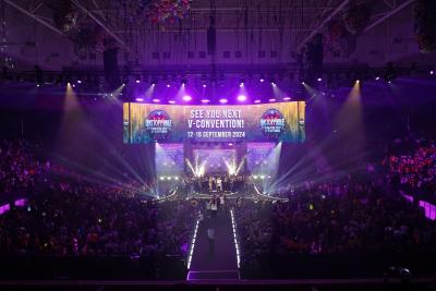 Китай Аренда небольшой площадки Внешний висячий полноцветный светодиодный дисплей для торговых центров, стадионов DIP продается