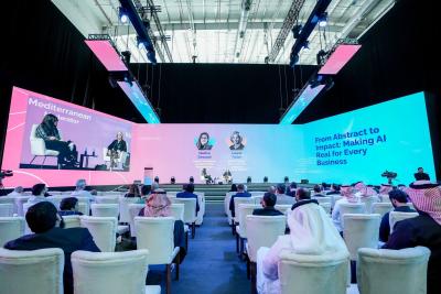 China SMD2121 Tipo de lâmpada Display LED de passo fino com material de gabinete de alumínio fundido a pressão e 640000 pontos/m2 Densidade à venda