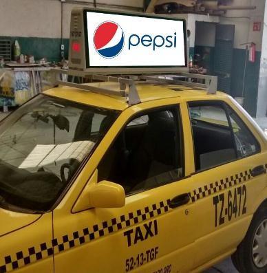 中国 アシンクロノス制御と1R1G1Bの設定を備えた3mmピッチカーLEDサインディスプレイ 販売のため