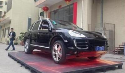 Cina Libera il Potenziale del Tuo Spazio con il Pavimento LED Interattivo Etichetta Cliente Sì W2 X H4 8PCS Quantità Modulo in vendita