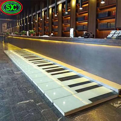 Cina Controllo RGB 3IN1 P 3.91 LED piano da ballo e consumo di energia di 20W per le esigenze del cliente in vendita