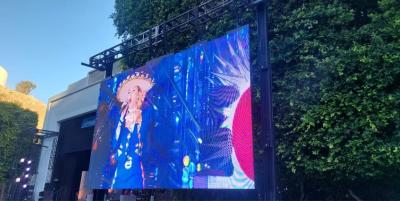 中国 AC 110/220V 入力電圧 250*250mm モジュールのサイズと5V/40A スイッチ電源を搭載した屋外フルカラーLEDディスプレイ 販売のため