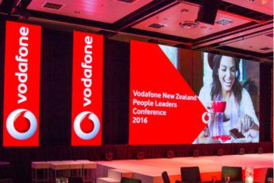 Cina 60Hz Frequenza di fotogramma Screen LED al noleggio interno Con media NO guasto di 1000 ore in vendita