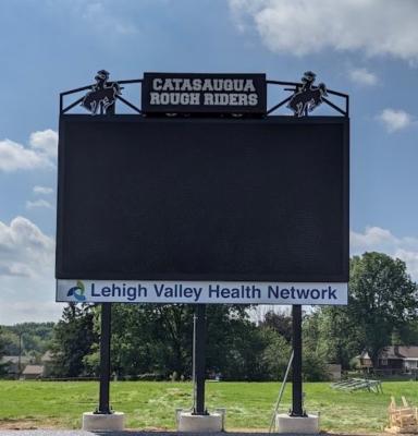 China Hochhelligkeit Outdoor Full Color LED Display mit 16777216 Farbtypen und 8000cd/m2 Weißbalance Helligkeit zu verkaufen