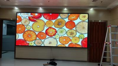 Китай Внутренний светодиодный цветный дисплей SMD P3 Технология 3840 Гц Высокое освежение 111111 пикселей / м2 и 900cd / м2 Яркость баланса белого продается