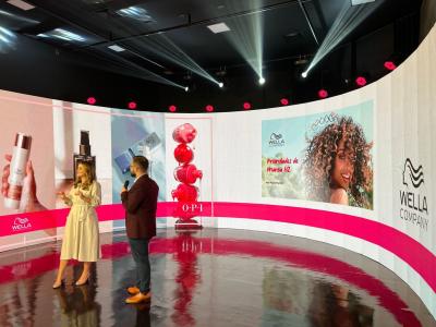 중국 P2.5 LED 디스플레이 제어장치 카드 풀 컬러 RGB 2년 640*640 Mm 640x640 Mm 160*160mm 160000 cd/m2 1/32 스캔 판매용