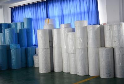 Cina Opzioni di taglia completa bianca monouso con cappuccio per la protezione delle attrezzature di sicurezza in vendita