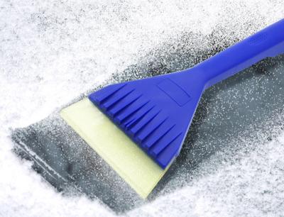 Cina Logo personalizzato 33cm gomma da raschiatura di ghiaccio per auto in acciaio inossidabile per la guida invernale in vendita