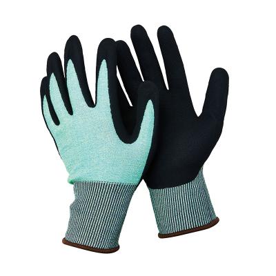 Cina Guanti di sicurezza a maglia verde N-D143 HPPE con rivestimento nitrile sabbioso resistenti al taglio in vendita