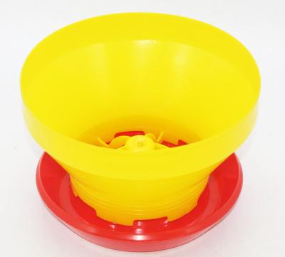 Cina Tazza dell'alimentatore del pollo per la quaglia del giorno scorso dell'uccello del piccione del pollo in vendita