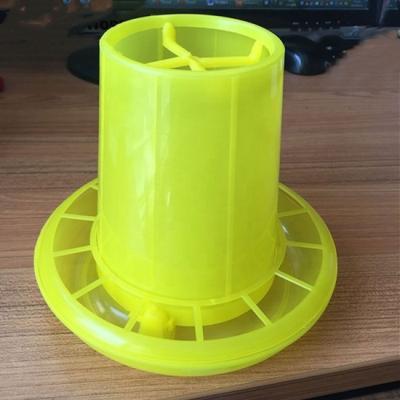 Cina Bevitore manuale dell'alimentatore del pollame delle galline 14kg 38cm in vendita