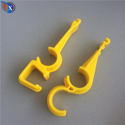 Cina La linea bevente le clip S dell'acqua del pollame della fascetta stringituba del tubo modella il gancio d'attaccatura in vendita