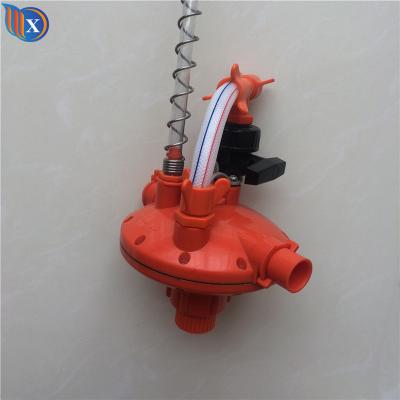 Cina Linee beventi valvola del pollame del regolatore di pressione dell'acqua del pollo in vendita