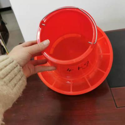 China Bebedor automático do alimentador das aves domésticas 10kg na cor vermelha à venda