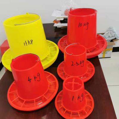 China Bebedor automático do alimentador das aves domésticas 10kg na cor vermelha à venda