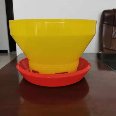 China Het plastic 28*18cm Materiaal van het de Drinkerlandbouwbedrijf van de Gevogeltevoeder Te koop