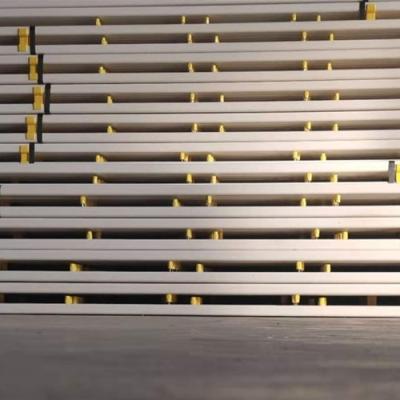 Cina Tubo di plastica del PVC dell'alimentatore del pollo del quadrato di 22x22mm per il sistema bevente del pollame in vendita