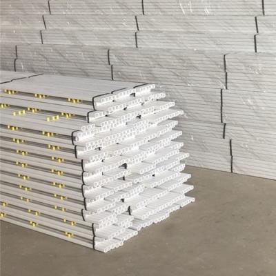 Cina Tubo di plastica del PVC dell'alimentatore del pollo del quadrato di 22x22mm per il sistema bevente del pollame in vendita