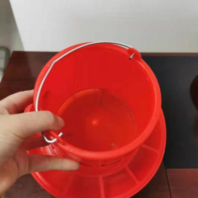 Cina Griglia che coltiva secchio di plastica 2.5kg Duck Feeders And Drinkers in vendita