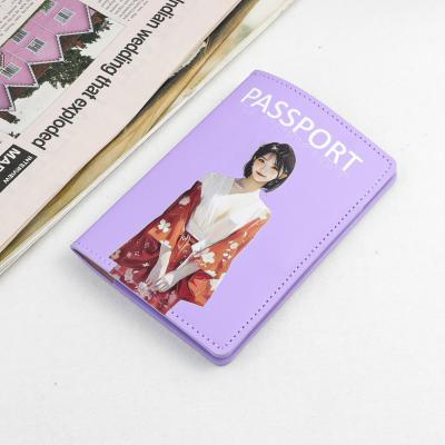 Cina Portatori di libri di passaporto con stampa UV personalizzata e portatori di carte di vaccino in stile combinato in vendita