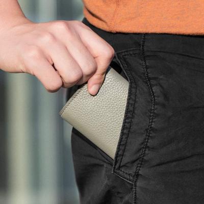 China Minimalist Echt Lederen Rijf Credit Card Geld Tas Tweevoudige Kaarthouder Wallet Voor Mannen Te koop