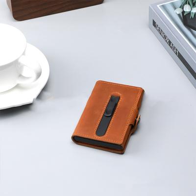 China Modelos de mezcla de bajo MOQ Portador de tarjetas de cuero de PU para hombres con diseño de aluminio y caja de metal en venta